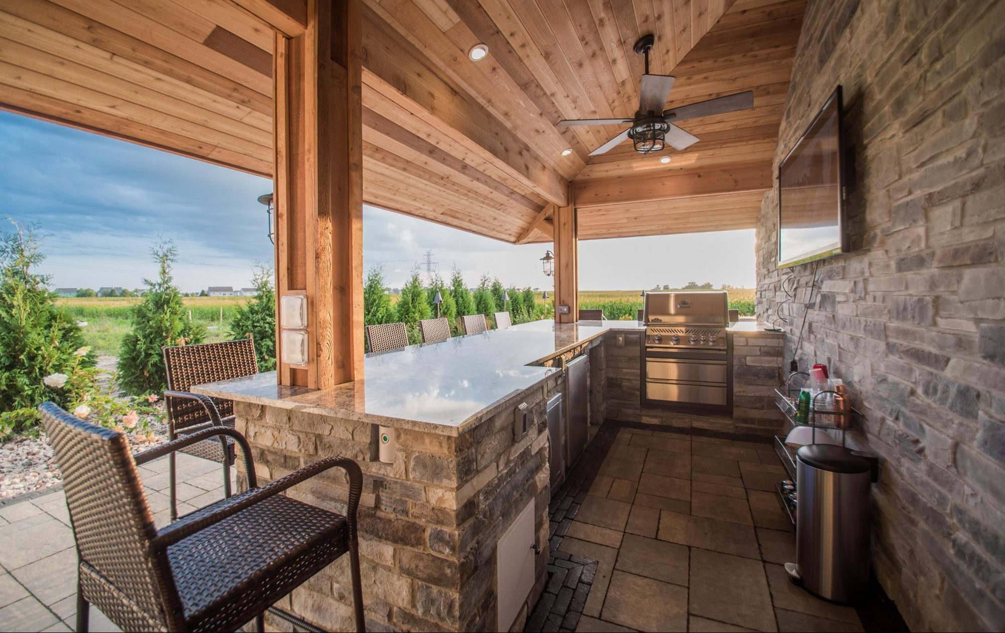 Midwest Landscape | Crown Point Outdoor Kitchens | Outdoor Kitchens Dyer